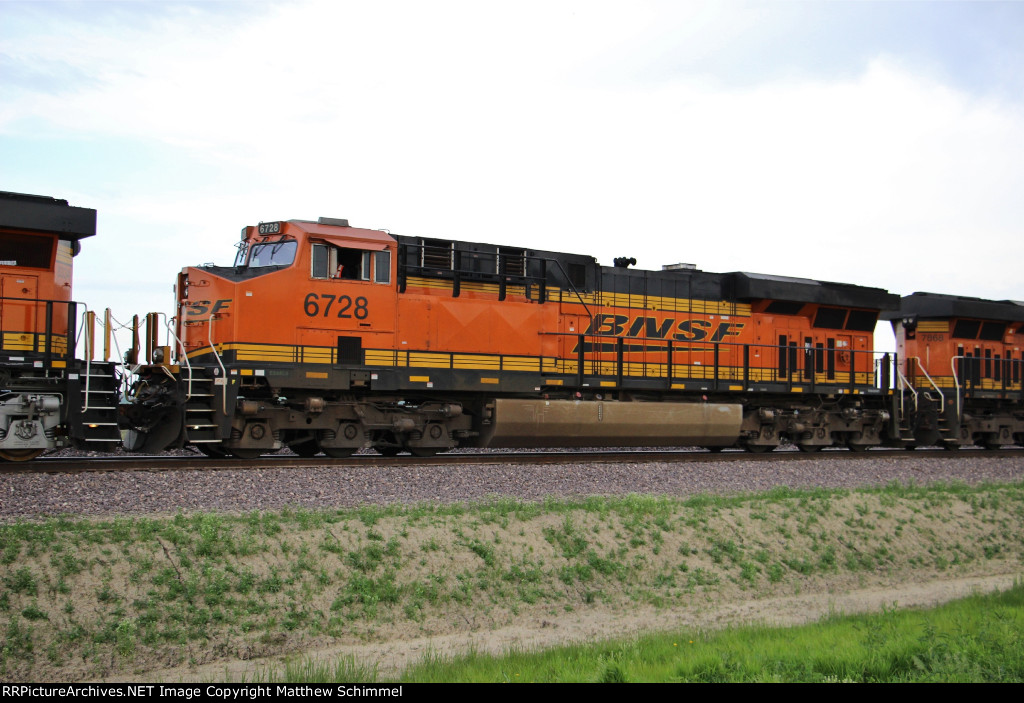 BNSF 6728